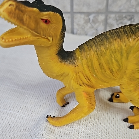 unbranded | Toys | Vintage Realistic Velociraptor Dinosaur Figure ...